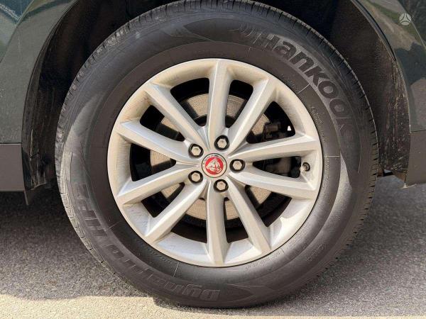 Green Jaguar F-Pace 2016 in Vilnius, with an engine capacity of 2.00 L and mileage of 193 thousand km for 8500 €, photo 10 on AUTOMOTO.COM.LV