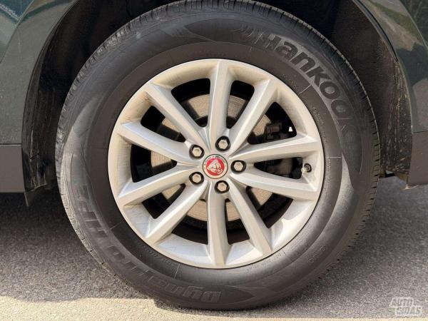 Green Jaguar F-Pace 2016 in Vilnius, with an engine capacity of 2.00 L and mileage of 193 thousand km for 8500 €, photo 10 on AUTOMOTO.COM.LV
