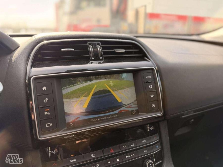 Zaļš Jaguar F-Pace 2016 Viļņa, ar dzinēja tilpumu 2.00 L un nobraukumu 193 tūkst. km par 8500 €, foto 20 vietnē AUTOMOTO.COM.LV