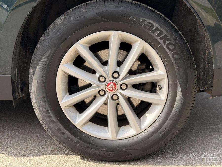 Zaļš Jaguar F-Pace 2016 Viļņa, ar dzinēja tilpumu 2.00 L un nobraukumu 193 tūkst. km par 8950 €, foto 11 vietnē AUTOMOTO.COM.LV