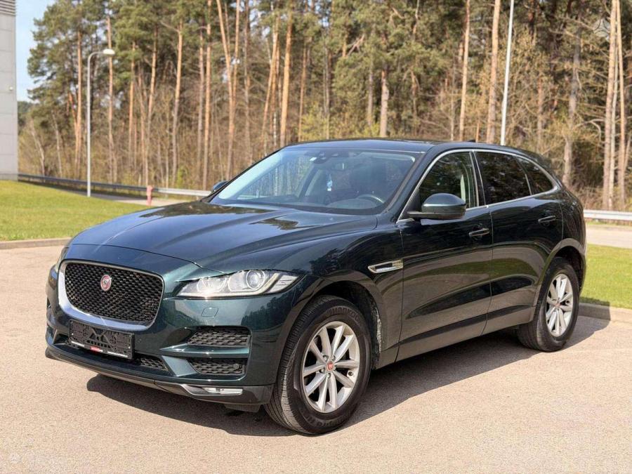 Green Jaguar F-Pace 2016 in Vilnius, with an engine capacity of 2.00 L and mileage of 193 thousand km for 8950 €, photo 1 on AUTOMOTO.COM.LV