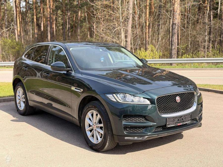 Green Jaguar F-Pace 2016 in Vilnius, with an engine capacity of 2.00 L and mileage of 193 thousand km for 8950 €, photo 4 on AUTOMOTO.COM.LV
