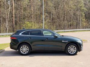 Green Jaguar F-Pace 2016 in Vilnius, with an engine capacity of 2.00 L and mileage of 193 thousand km for 8950 €, photo 5 on AUTOMOTO.COM.LV