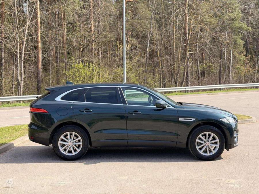 Green Jaguar F-Pace 2016 in Vilnius, with an engine capacity of 2.00 L and mileage of 193 thousand km for 8950 €, photo 5 on AUTOMOTO.COM.LV