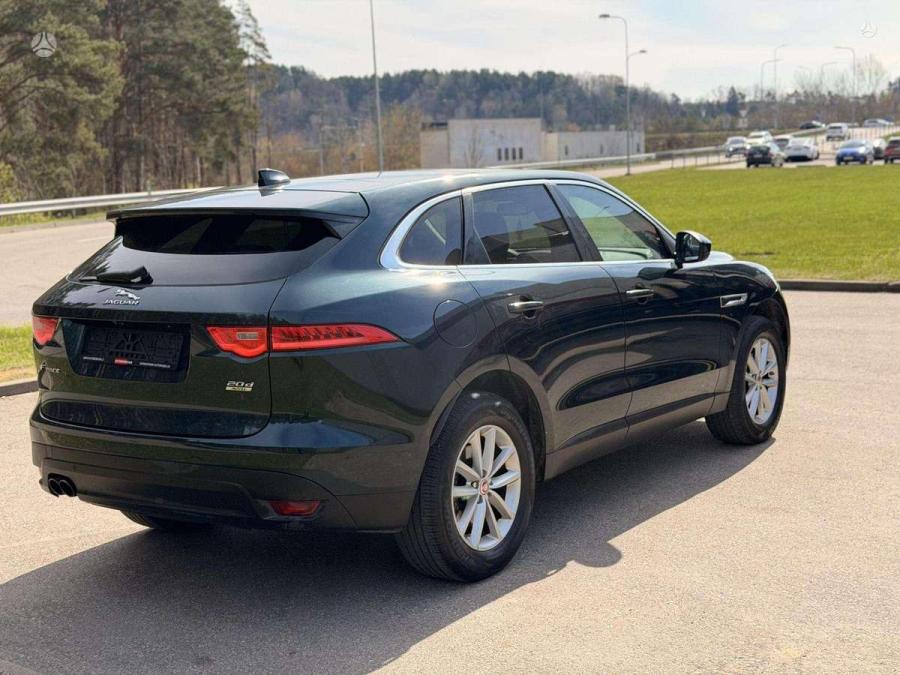 Green Jaguar F-Pace 2016 in Vilnius, with an engine capacity of 2.00 L and mileage of 193 thousand km for 8950 €, photo 6 on AUTOMOTO.COM.LV