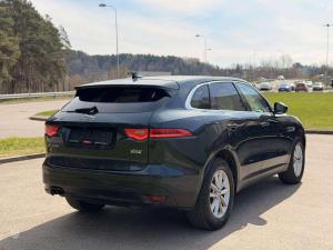 Green Jaguar F-Pace 2016 in Vilnius, with an engine capacity of 2.00 L and mileage of 193 thousand km for 8950 €, photo 7 on AUTOMOTO.COM.LV