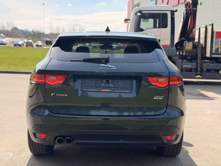 Green Jaguar F-Pace 2016 in Vilnius, with an engine capacity of 2.00 L and mileage of 193 thousand km for 8950 €, photo 8 on AUTOMOTO.COM.LV