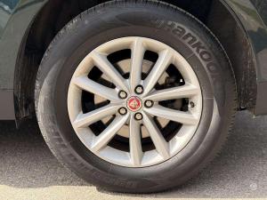 Green Jaguar F-Pace 2016 in Vilnius, with an engine capacity of 2.00 L and mileage of 193 thousand km for 8950 €, photo 11 on AUTOMOTO.COM.LV