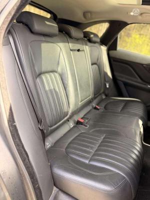 Green Jaguar F-Pace 2016 in Vilnius, with an engine capacity of 2.00 L and mileage of 193 thousand km for 8950 €, photo 17 on AUTOMOTO.COM.LV