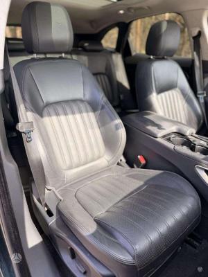 Green Jaguar F-Pace 2016 in Vilnius, with an engine capacity of 2.00 L and mileage of 193 thousand km for 8950 €, photo 18 on AUTOMOTO.COM.LV