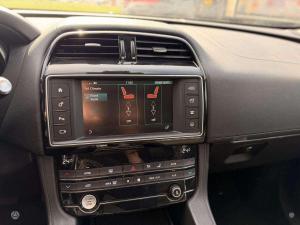 Green Jaguar F-Pace 2016 in Vilnius, with an engine capacity of 2.00 L and mileage of 193 thousand km for 8950 €, photo 22 on AUTOMOTO.COM.LV