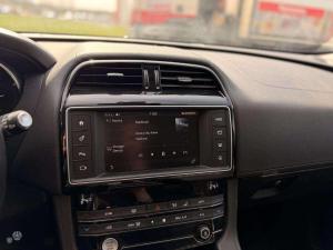 Green Jaguar F-Pace 2016 in Vilnius, with an engine capacity of 2.00 L and mileage of 193 thousand km for 8950 €, photo 23 on AUTOMOTO.COM.LV