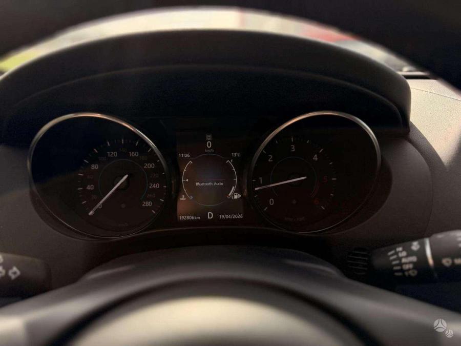 Green Jaguar F-Pace 2016 in Vilnius, with an engine capacity of 2.00 L and mileage of 193 thousand km for 8950 €, photo 27 on AUTOMOTO.COM.LV
