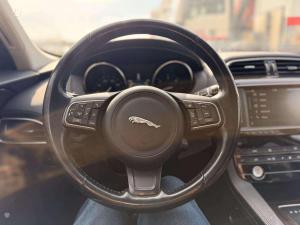Green Jaguar F-Pace 2016 in Vilnius, with an engine capacity of 2.00 L and mileage of 193 thousand km for 8950 €, photo 28 on AUTOMOTO.COM.LV