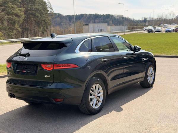 Green Jaguar F-Pace 2016 in Vilnius, with an engine capacity of 2.00 L and mileage of 193 thousand km for 8950 €, photo 5 on AUTOMOTO.COM.LV