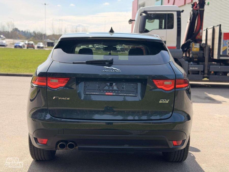 Green Jaguar F-Pace 2016 in Vilnius, with an engine capacity of 2.00 L and mileage of 193 thousand km for 8950 €, photo 8 on AUTOMOTO.COM.LV