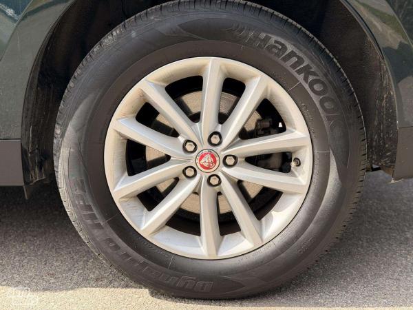 Green Jaguar F-Pace 2016 in Vilnius, with an engine capacity of 2.00 L and mileage of 193 thousand km for 8950 €, photo 10 on AUTOMOTO.COM.LV