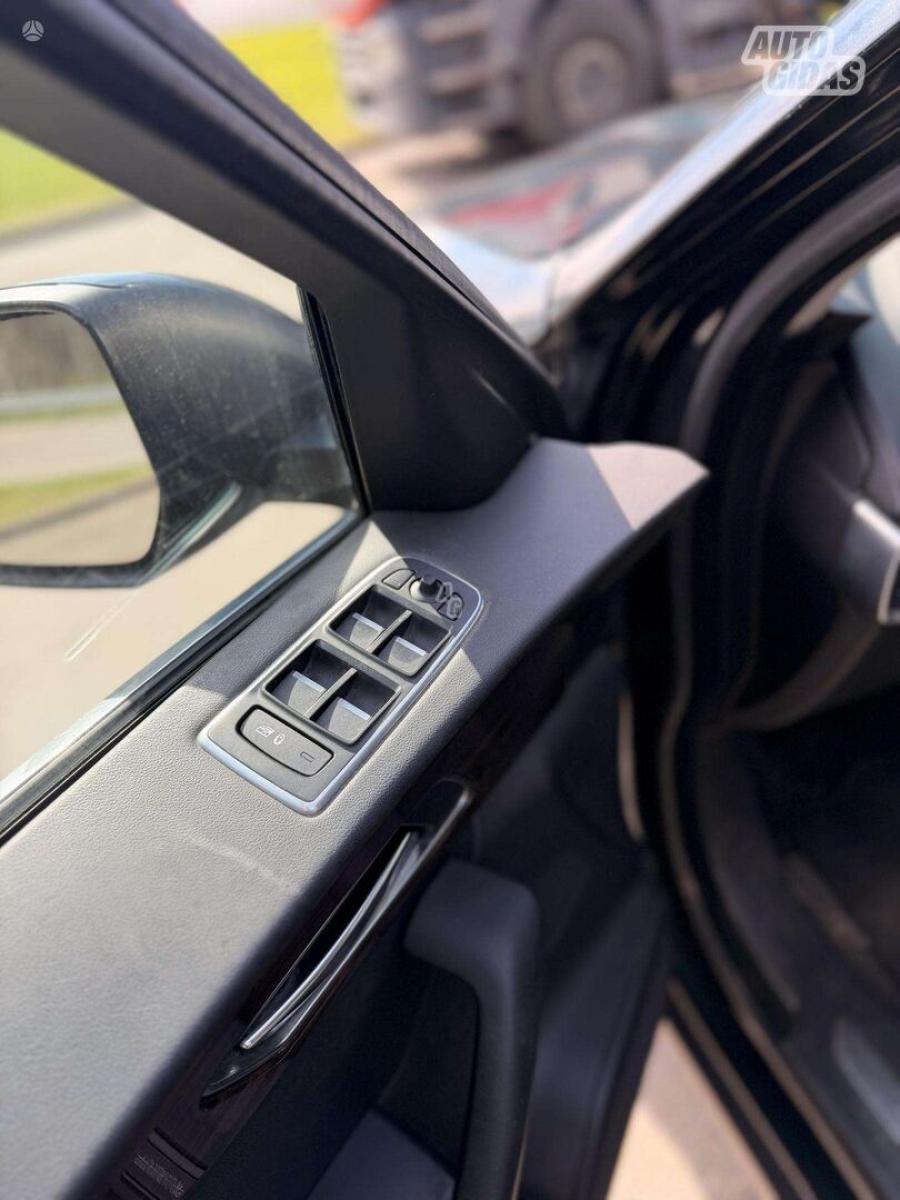 Green Jaguar F-Pace 2016 in Vilnius, with an engine capacity of 2.00 L and mileage of 193 thousand km for 8950 €, photo 12 on AUTOMOTO.COM.LV