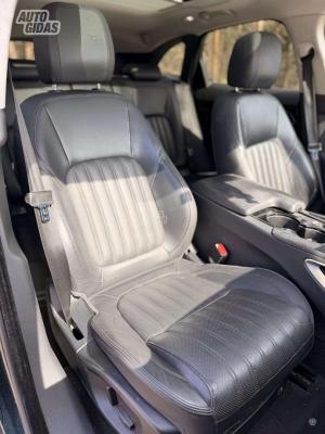 Green Jaguar F-Pace 2016 in Vilnius, with an engine capacity of 2.00 L and mileage of 193 thousand km for 8950 €, photo 18 on AUTOMOTO.COM.LV