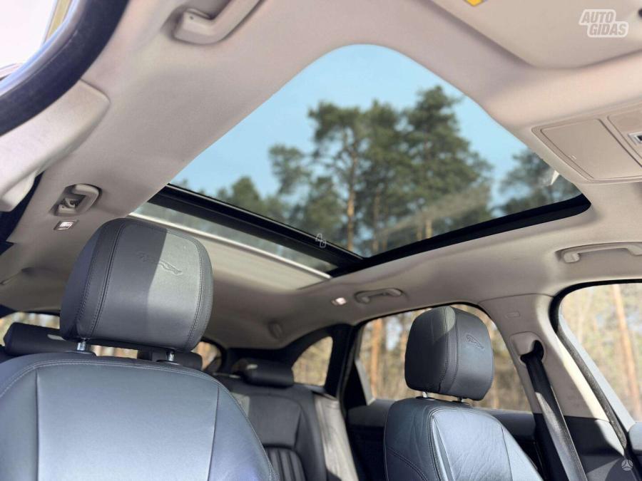 Green Jaguar F-Pace 2016 in Vilnius, with an engine capacity of 2.00 L and mileage of 193 thousand km for 8950 €, photo 19 on AUTOMOTO.COM.LV