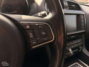 Green Jaguar F-Pace 2016 in Vilnius, with an engine capacity of 2.00 L and mileage of 193 thousand km for 8950 €, photo 25 on AUTOMOTO.COM.LV
