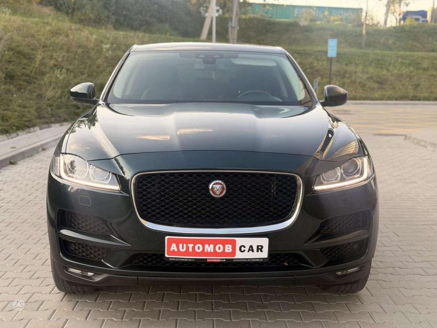 Green Jaguar F-Pace 2016 in Vilnius, with an engine capacity of 2.00 L and mileage of 193 thousand km for 9950 €, photo 3 on AUTOMOTO.COM.LV