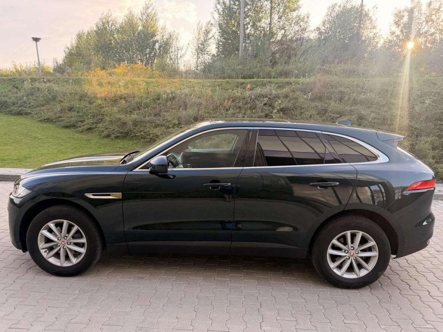 Green Jaguar F-Pace 2016 in Vilnius, with an engine capacity of 2.00 L and mileage of 193 thousand km for 9950 €, photo 12 on AUTOMOTO.COM.LV