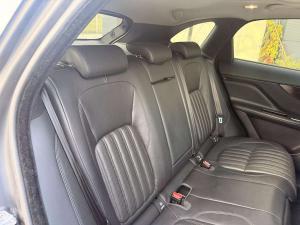 Green Jaguar F-Pace 2016 in Vilnius, with an engine capacity of 2.00 L and mileage of 193 thousand km for 9950 €, photo 28 on AUTOMOTO.COM.LV