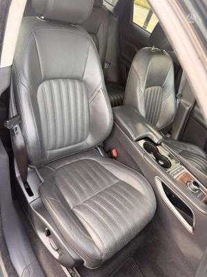 Green Jaguar F-Pace 2016 in Vilnius, with an engine capacity of 2.00 L and mileage of 193 thousand km for 9950 €, photo 32 on AUTOMOTO.COM.LV