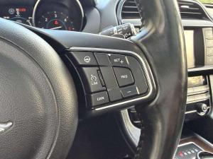 Green Jaguar F-Pace 2016 in Vilnius, with an engine capacity of 2.00 L and mileage of 193 thousand km for 9950 €, photo 39 on AUTOMOTO.COM.LV