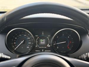 Green Jaguar F-Pace 2016 in Vilnius, with an engine capacity of 2.00 L and mileage of 193 thousand km for 9950 €, photo 42 on AUTOMOTO.COM.LV