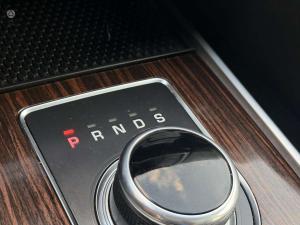 Green Jaguar F-Pace 2016 in Vilnius, with an engine capacity of 2.00 L and mileage of 193 thousand km for 9950 €, photo 43 on AUTOMOTO.COM.LV