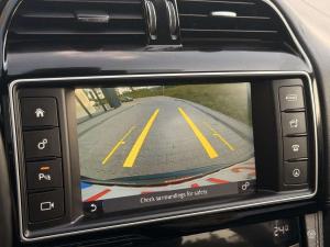 Green Jaguar F-Pace 2016 in Vilnius, with an engine capacity of 2.00 L and mileage of 193 thousand km for 9950 €, photo 44 on AUTOMOTO.COM.LV