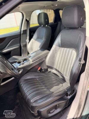 Zaļš Jaguar F-Pace 2016 Viļņa, ar dzinēja tilpumu 2.00 L un nobraukumu 193 tūkst. km par 9950 €, foto 13 vietnē AUTOMOTO.COM.LV