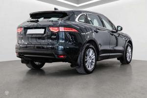 Green Jaguar F-Pace 2016 in Kaunas, with an engine capacity of 2.00 L and mileage of 228 thousand km for 11590 €, photo 4 on AUTOMOTO.COM.LV