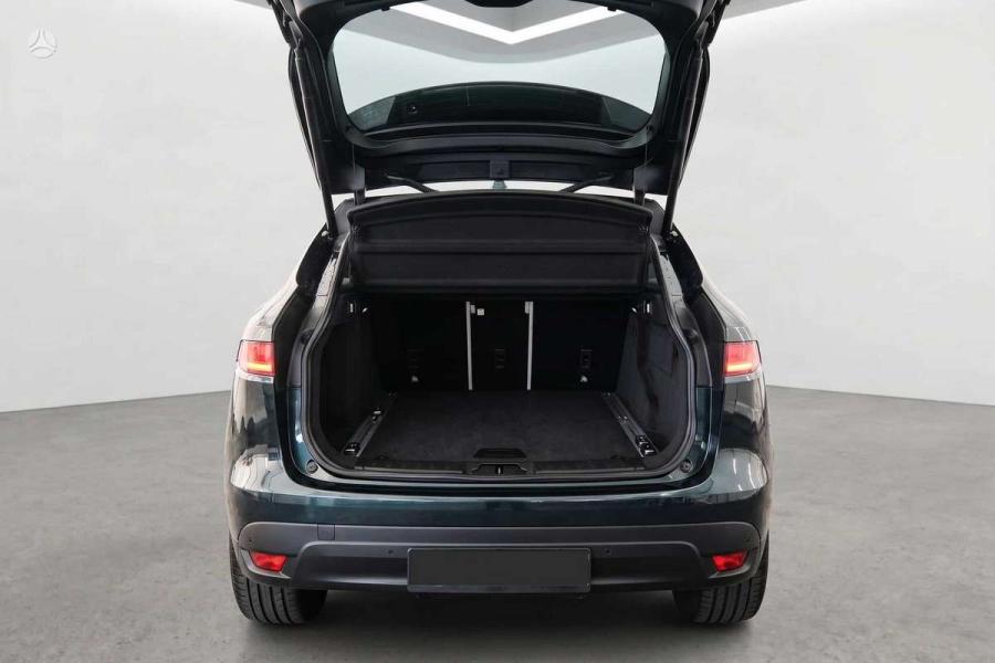 Green Jaguar F-Pace 2016 in Kaunas, with an engine capacity of 2.00 L and mileage of 228 thousand km for 11590 €, photo 5 on AUTOMOTO.COM.LV