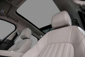 Green Jaguar F-Pace 2016 in Kaunas, with an engine capacity of 2.00 L and mileage of 228 thousand km for 11590 €, photo 8 on AUTOMOTO.COM.LV