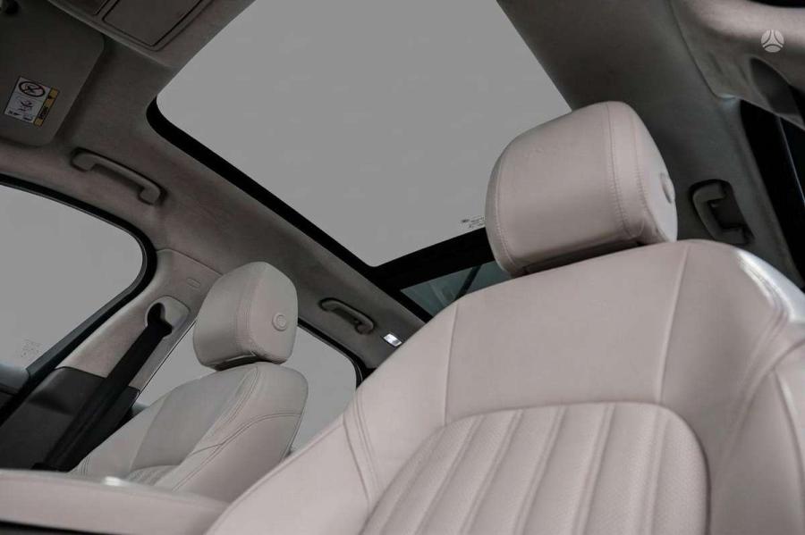 Green Jaguar F-Pace 2016 in Kaunas, with an engine capacity of 2.00 L and mileage of 228 thousand km for 11590 €, photo 8 on AUTOMOTO.COM.LV