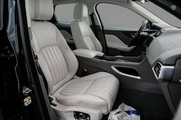 Green Jaguar F-Pace 2016 in Kaunas, with an engine capacity of 2.00 L and mileage of 228 thousand km for 11590 €, photo 9 on AUTOMOTO.COM.LV