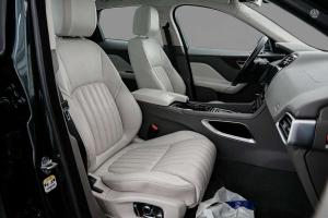 Green Jaguar F-Pace 2016 in Kaunas, with an engine capacity of 2.00 L and mileage of 228 thousand km for 11590 €, photo 9 on AUTOMOTO.COM.LV