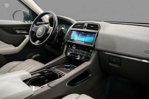 Green Jaguar F-Pace 2016 in Kaunas, with an engine capacity of 2.00 L and mileage of 228 thousand km for 11590 €, photo 10 on AUTOMOTO.COM.LV