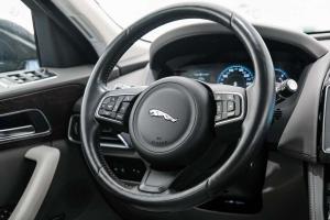 Green Jaguar F-Pace 2016 in Kaunas, with an engine capacity of 2.00 L and mileage of 228 thousand km for 11590 €, photo 11 on AUTOMOTO.COM.LV