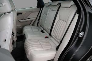 Green Jaguar F-Pace 2016 in Kaunas, with an engine capacity of 2.00 L and mileage of 228 thousand km for 11590 €, photo 12 on AUTOMOTO.COM.LV