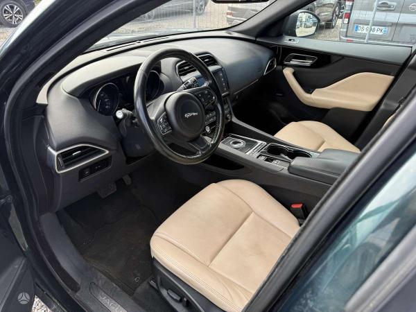 Zaļš Jaguar F-Pace 2017 Kauņa, ar dzinēja tilpumu 3.00 L un nobraukumu 260 tūkst. km par 8650 €, foto 3 vietnē AUTOMOTO.COM.LV