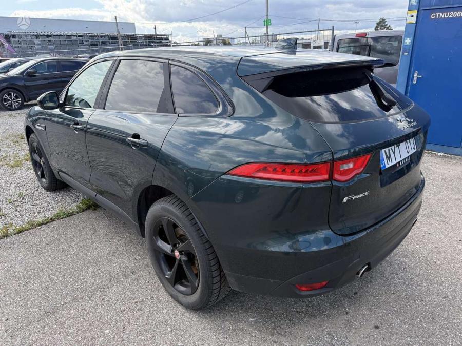 Green Jaguar F-Pace 2017 in Kaunas, with an engine capacity of 3.00 L and mileage of 260 thousand km for 8650 €, photo 6 on AUTOMOTO.COM.LV