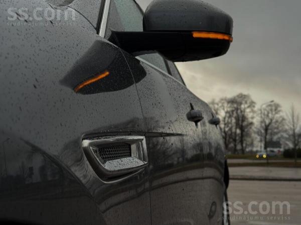 Pelēks Jaguar F-Pace 2016 Daugavpils, ar dzinēja tilpumu 2.00 L un nobraukumu 188 tūkst. km par 16950 €, foto 4 vietnē AUTOMOTO.COM.LV