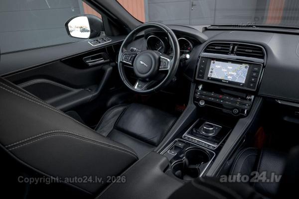 Pelēks Jaguar F-Pace 2016 Tallina, ar dzinēja tilpumu 2.00 L un nobraukumu 159 tūkst. km par 15800 €, foto 11 vietnē AUTOMOTO.COM.LV