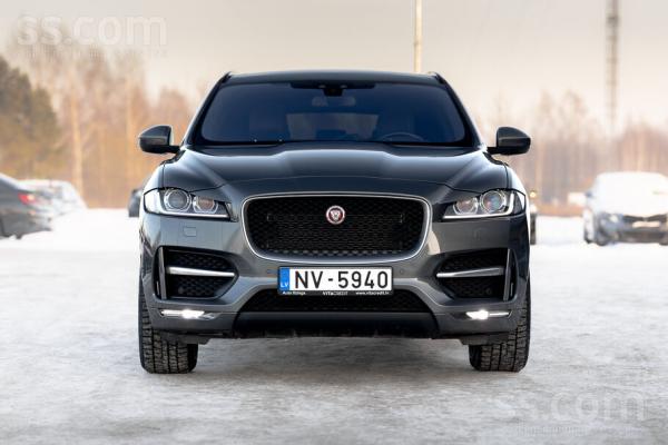 Grey Jaguar F-Pace 2016 in Jelgava, with an engine capacity of 2.00 L and mileage of 159 thousand km for 15500 €, photo 2 on AUTOMOTO.COM.LV
