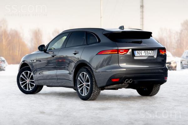 Grey Jaguar F-Pace 2016 in Jelgava, with an engine capacity of 2.00 L and mileage of 159 thousand km for 15500 €, photo 4 on AUTOMOTO.COM.LV