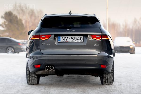 Grey Jaguar F-Pace 2016 in Jelgava, with an engine capacity of 2.00 L and mileage of 159 thousand km for 15500 €, photo 5 on AUTOMOTO.COM.LV